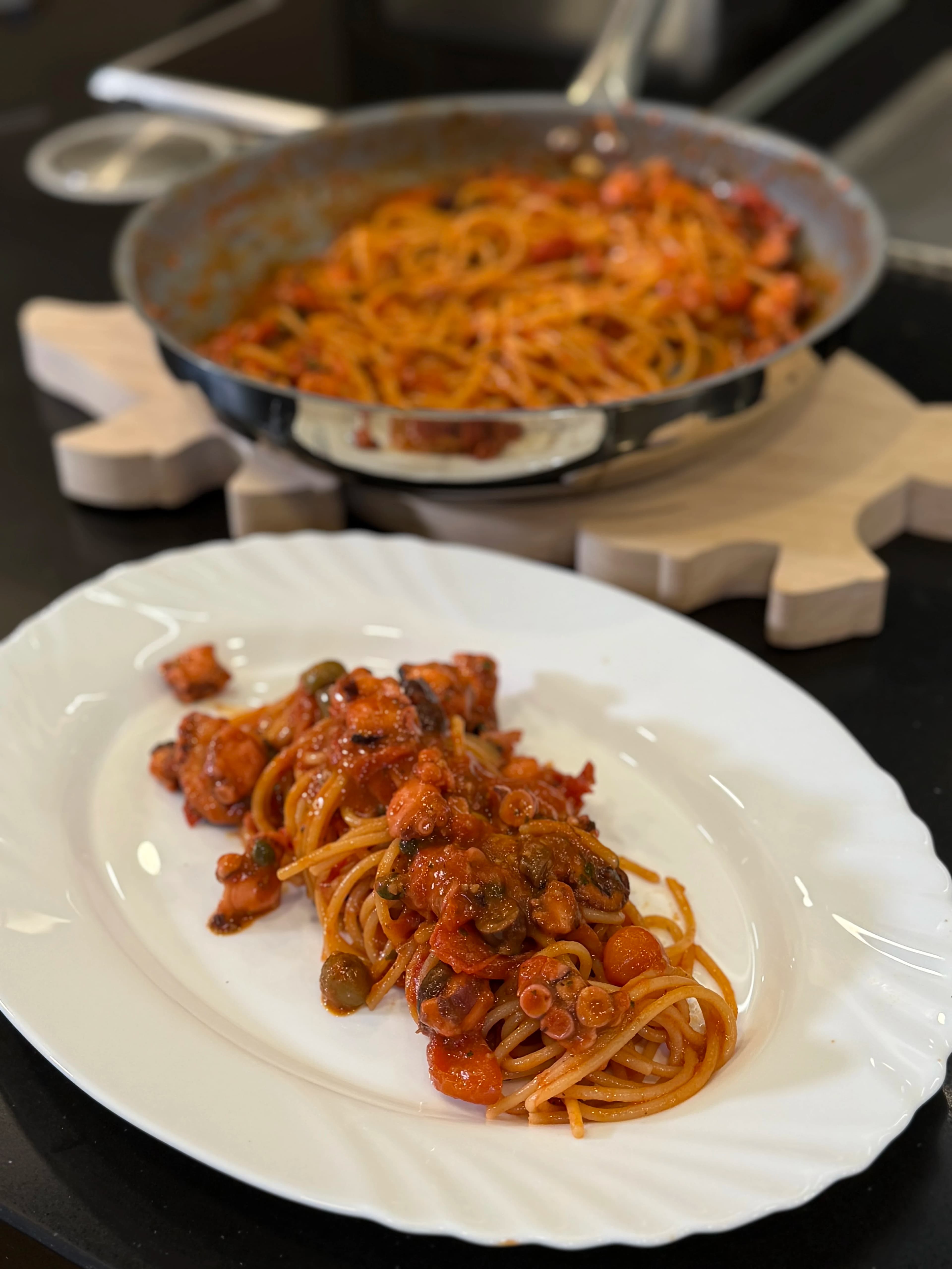 Spaghetti alla Luciana – Traditional Italian Octopus Pasta | Provecho